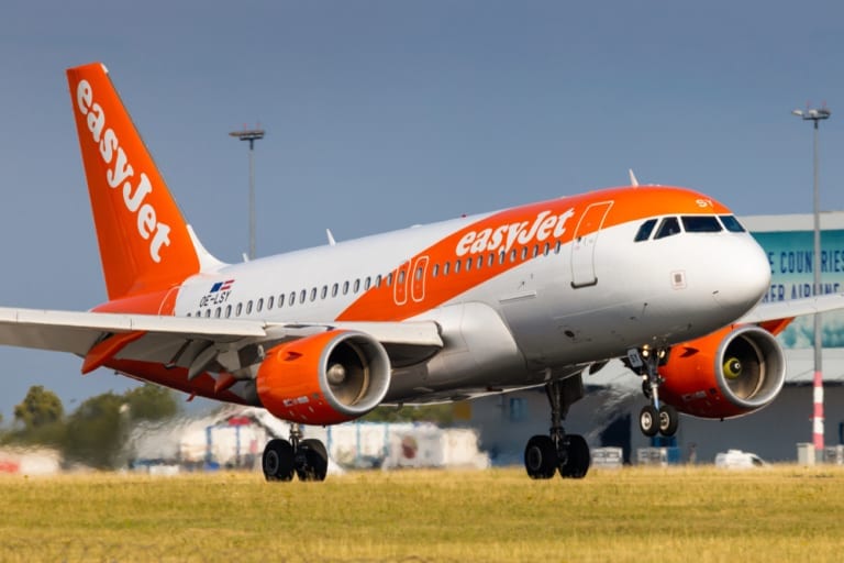 Střední sedadla zůstanou prázdná. EasyJet ukázal, jak to bude vypadat ...
